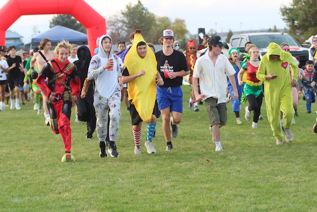 Madras, Culver and Warm Springs students dress up for running festival ...